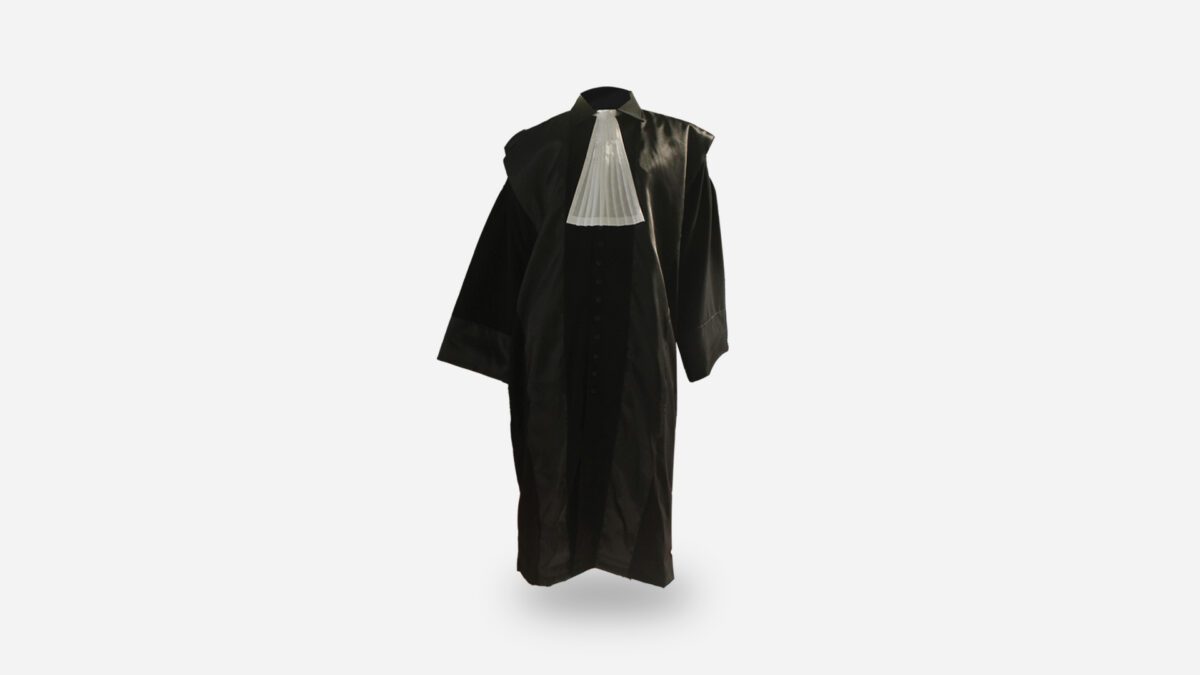 Ingin Buat Toga Wisuda? Wajib Tahu 4 Jenis Kain untuk Toga Wisuda